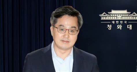 떠나는 김동연 경제부총리정치 러브콜 없었다