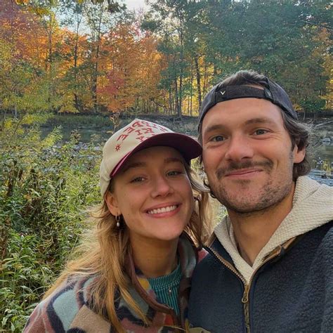 Nfl Star Cade York And Cheerleader Zoe Dales Relationship Timeline