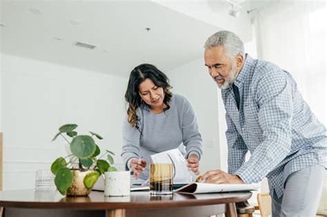 다민족 전문가의 스톡 사진 금융 고문 모기지 브로커 및 부동산 파티 대출 중개인에 대한 스톡 사진 및 기타 이미지 대출 중개인 부동산 유언 Istock
