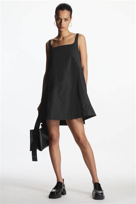 Cos코스 실시간 인기 스타일 컨트래스트 패널 미니 드레스 온더룩