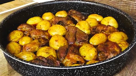 Свински Джолан с Бира и Пресни Картофи На Фурна Месото Става Сочно и Крехко Разтапя Се в