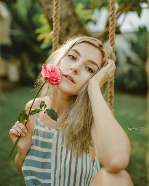 8 Potret Seksi Eva Elfie Bintang Film Dewasa Asal Rusia Yang Viral Di