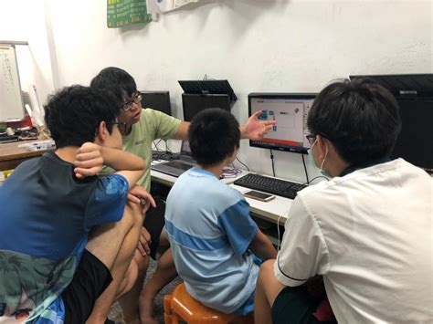 圓動力科技教育中心 【arduino程式設計專案開發】 認識完基本電學之後 終於開始進入到程式階段拉！ Facebook