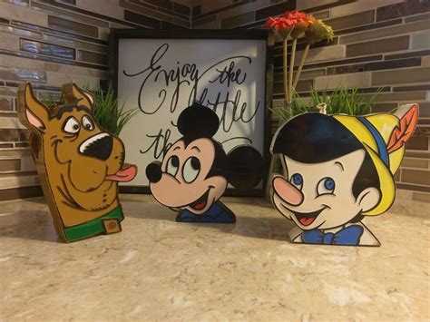 Vintage Mickey Mouse Pinocchio Scooby Doo Am Transistor Radios 1970