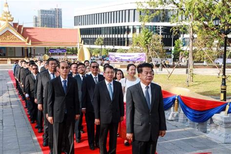 ថ្នាក់ដឹកនាំខេត្តព្រះសីហនុ ប្រារព្ធពិធីអបអរសាទរខួបអនុស្សាវរីយ៍លើកទី៦៩ នៃទិវាបុណ្យឯករាជ្យជាតិ