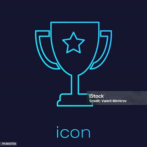 파란색 배경에 고립 된 청록색 트로피 컵 라인 아이콘입니다 어워드 기호입니다 챔피언 컵 아이콘입니다 벡터 일러스트 금속에 대한