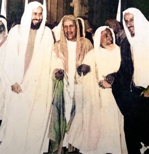 صورة نادرة تجمع من اليمين الشيخ إبراهيم بن صالح آل الشيخ، الشيخ