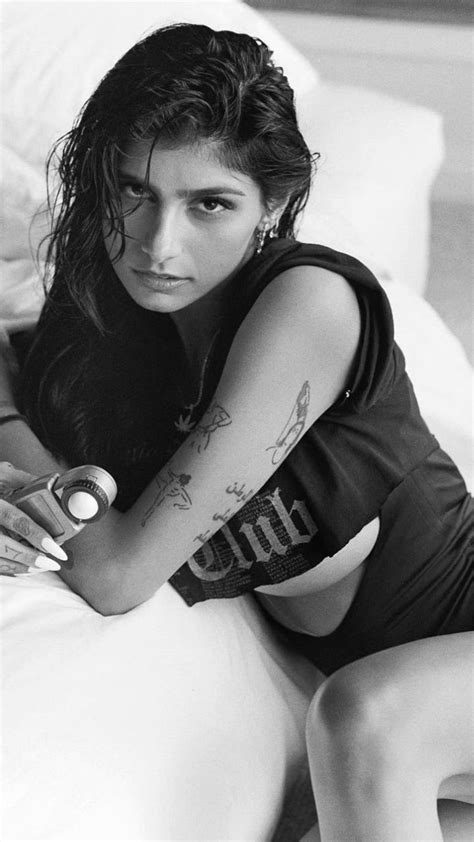 आखिर क्यों अपने ही देश में बैन हैं मिया खलीफा