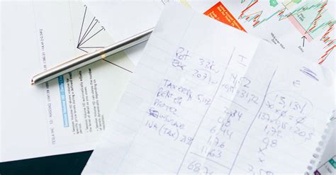 검토 경제 보고서 계산 공책 그래프 금융 데이터 데이터 분석 도표 돋보기 메모장 몸매 문서 분석