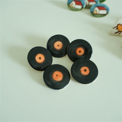 도자기 브로치 및 뱃지 모음전 시즌 2 집 아이디어스