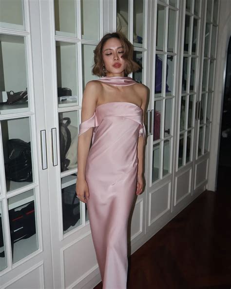 โฟกัสผิดจุด นางเอกดัง อวดหุ่นบึ้มในวัย 35 ลืมไปเลยว่ามีลูกแล้ว