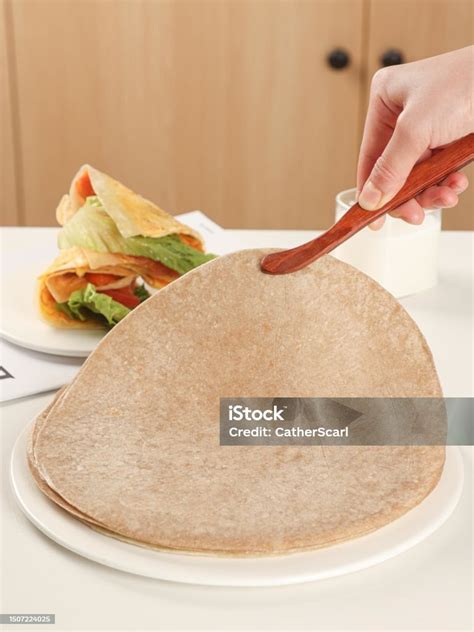 야채와 고기를 곁들인 밀가루로 만든 다채로운 부리토 건강한 아침 식사 중국 음식 가득 찬에 대한 스톡 사진 및 기타 이미지 가득 찬 건강한 생활방식 곡초류 Istock