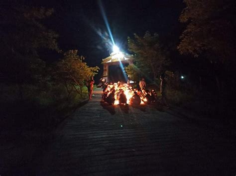 ဖားကန့်မြို့နယ် တောင်ကော့ကျေးရွာမှ စစ်အာဏာရှင်စနစ် ဆန့်ကျင်ရေး ညသပိတ် The 74 Media