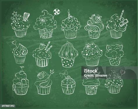 낙서 스케치 컵 케이크 장식 칠판 배경 설정 합니다 벡터 일러스트입니다 고풍스런에 대한 스톡 벡터 아트 및 기타 이미지 고풍