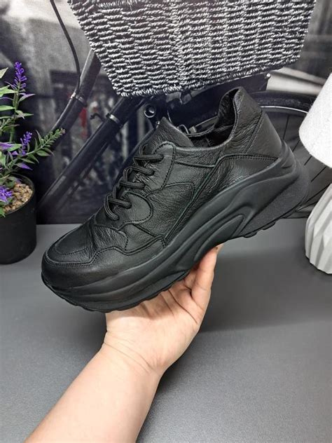 Шкіряні жіночі кросівки 38 розміру Sale — ціна 1053 грн у каталозі