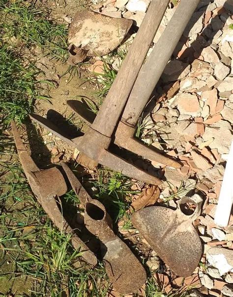 Enxada E Chibamcas Ferramentas De Construção Jardim Atlântico Leste Itaipuaçu Maricá
