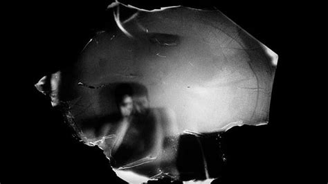 New Trend महिला के प्राइवेट पार्ट में कैमरा डाल खींची जा रही Photos