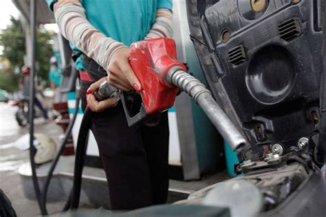 តម្លៃ ប្រេងឥន្ធនៈ នៅ កម្ពុជា៖ សាំង ធម្មតាចុះថ្លៃ ៥០៛ លក់ ៤ ៤០០រៀល ខណៈ ម៉ាស៊ូត ចុះថ្លៃ ១០០