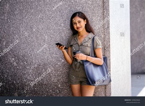 884 рез по запросу Sri Lankan Young Girls — изображения стоковые