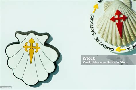 산티아고 데 콤포스텔라 전통 종교 십자가와 카미노 데 산티아고의 다른 상징 0명에 대한 스톡 사진 및 기타 이미지 0명 가리비 갈리시아 Istock