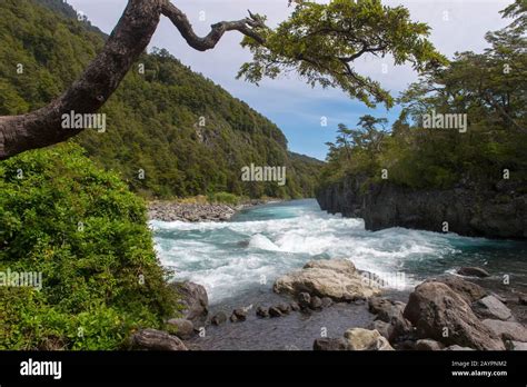 Rivière Petrohue Près De Puerto Montt Banque De Photographies Et D