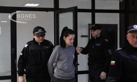 Полицайката Лулеова задържана с канабис в колата остава в ареста Новини от информационна