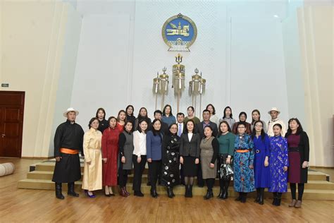 Сэлэнгэ аймгийн Орхонтуул сумын ЕБС ийн багш ажилчдыг хүлээн авлаа