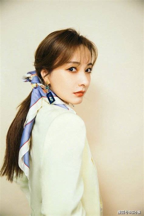 吴昕，鹅黄色西装套装，搭配温柔清新不失干练 搜狐大视野 搜狐新闻