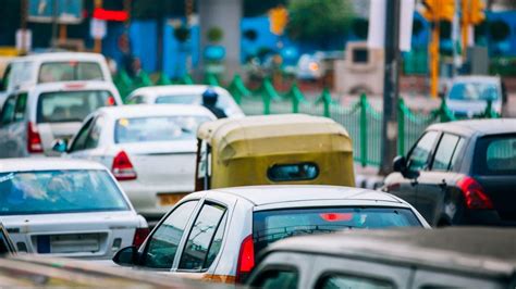 Maharashtra Heavy Traffic Jam On Road Connecting To Mumbai Ahmedabad