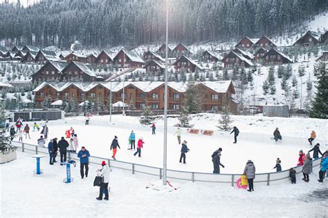 Bukovel 우크라이나에서 Carpathians 마운틴에서 스키 리조트 겨울에 대한 스톡 사진 및 기타 이미지 겨울 관광
