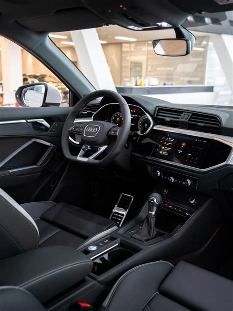 Q3奥迪内饰动感大山谷图库