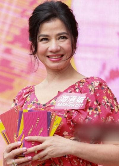 57歲的鐘楚紅滿臉皺紋優雅老去網友沒打針的臉就是不一樣 每日頭條
