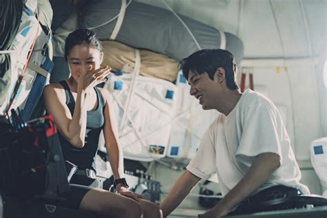 공효진과 이민호의 무중력 로맨스