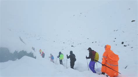 Mount Everest Snowstorm Traps More Than 1000 People On Tibetan Peaks