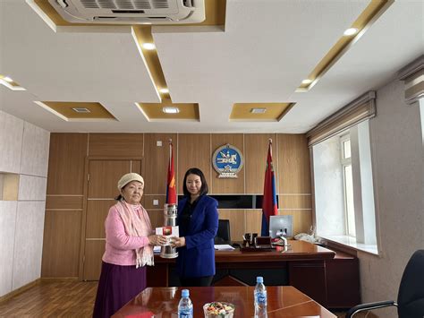 Монгол Улсын Үндсэн хуулийн 31 дэх өдрийг тохиолдуулан Шинэ үндсэн хуулийг батлахад Сүхбаатар