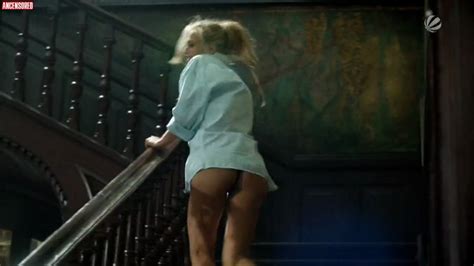 Naked Julie Engelbrecht In Josephine Klick Allein Unter Cops