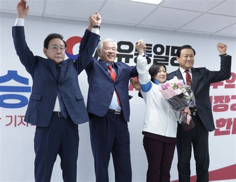 국힘 소속 아니었어 자유통일당 지지 5 9 어부지리 논란 중앙일보