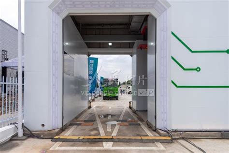 江苏南京：新能源重卡换电站投运 人民图片网