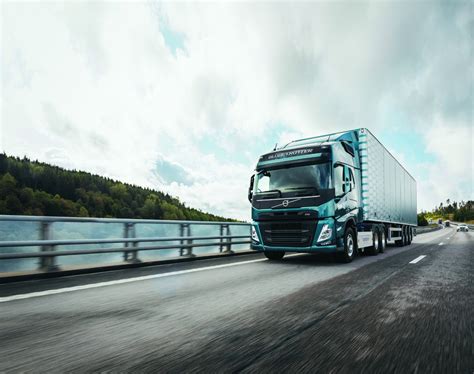 볼보트럭 유로 6 스텝 E 업데이트 연비 효율 향상 환경친화적 D11 Escr 엔진 적용 오토헤럴드