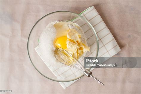 간단하고 맛있는 하트 모양의 쿠키를 아침 식사로 만드는 과정 발렌타인 데이 Diy 단계별 2월에 대한 스톡 사진 및 기타 이미지 Istock