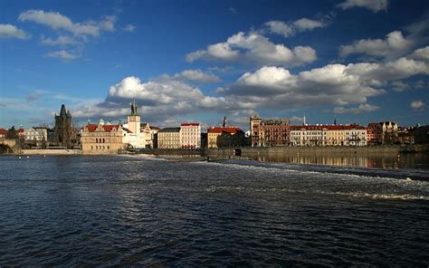 Download Free Windows 7 Architecture Theme From The Czech Republic