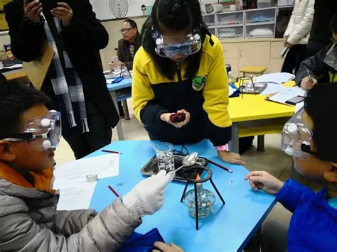 【课程介绍】有趣又好玩的“小爱迪生”和科学实验课 搜狐大视野 搜狐新闻