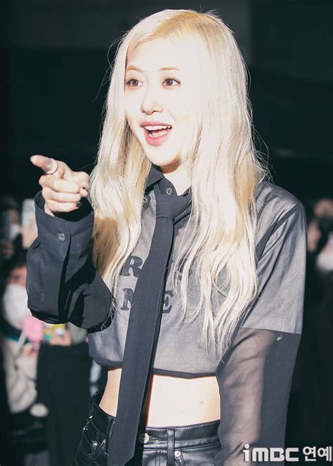 움짤 로제 채영이가 좋아하는 아파트 출근길