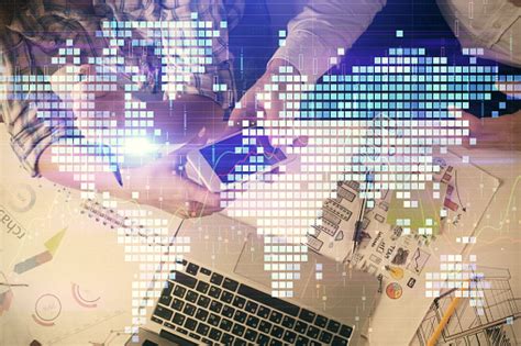 비즈니스 테마 드로잉과 남녀가 함께 모바일 장치를 들고 사용하는 이중 노출 2명에 대한 스톡 사진 및 기타 이미지 2명 개념 공부 Istock