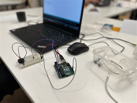 Enthousiaste Deelnemers Verkennen Arduino En Mechatronica Een Praktische Kennismaking Met