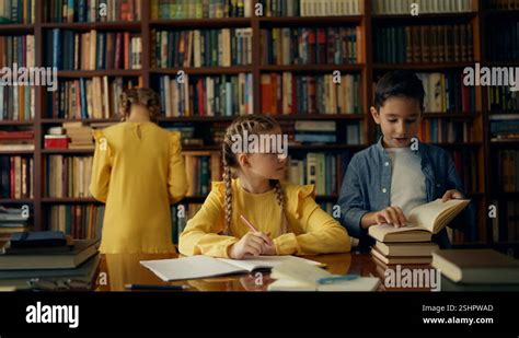 Cheerful Preteen Classmates Talking Stock Videos And Footage Hd And 4k Video Clips Alamy