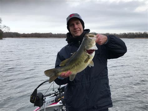 Texas Bass Fishing Guides Put Clients On The Big Fish