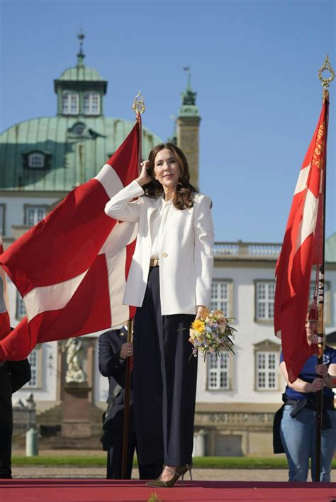 Король Фредерик и королева Мэри поднялись на борт Королевской яхты Даннеброг Ru Royalty