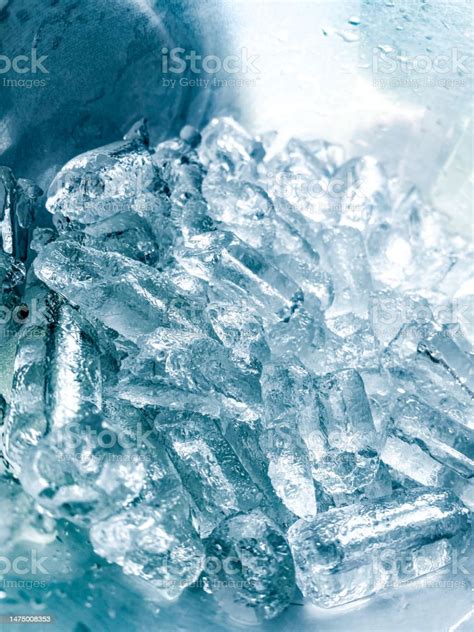 아이스 큐브 배경 아이스 큐브 질감 또는 배경 그것은 나를 신선하고 기분 좋게 만듭니다 여름에는 얼음과 차가운 음료가 우리를 편안하게 느끼게 할 것입니다 음료 또는 다과