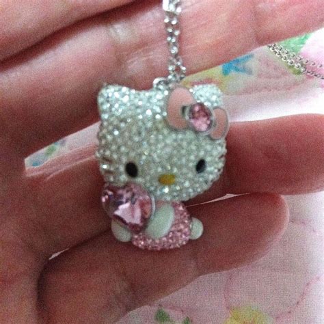 Swarovski Crystal Hello Kitty Collaboration Necklace Gem Swarovski Crystal Hello Kitty Collaboration Necklace Gem